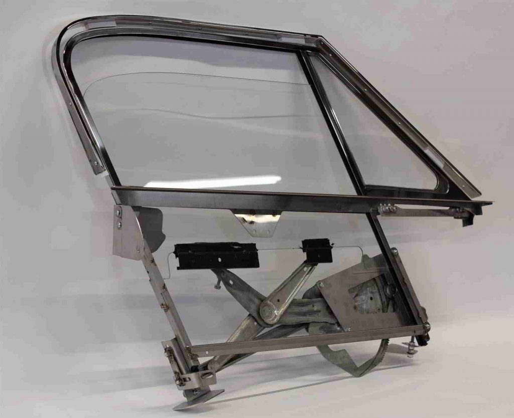 Electric side windows with stainless steel frames (Coupe only ...